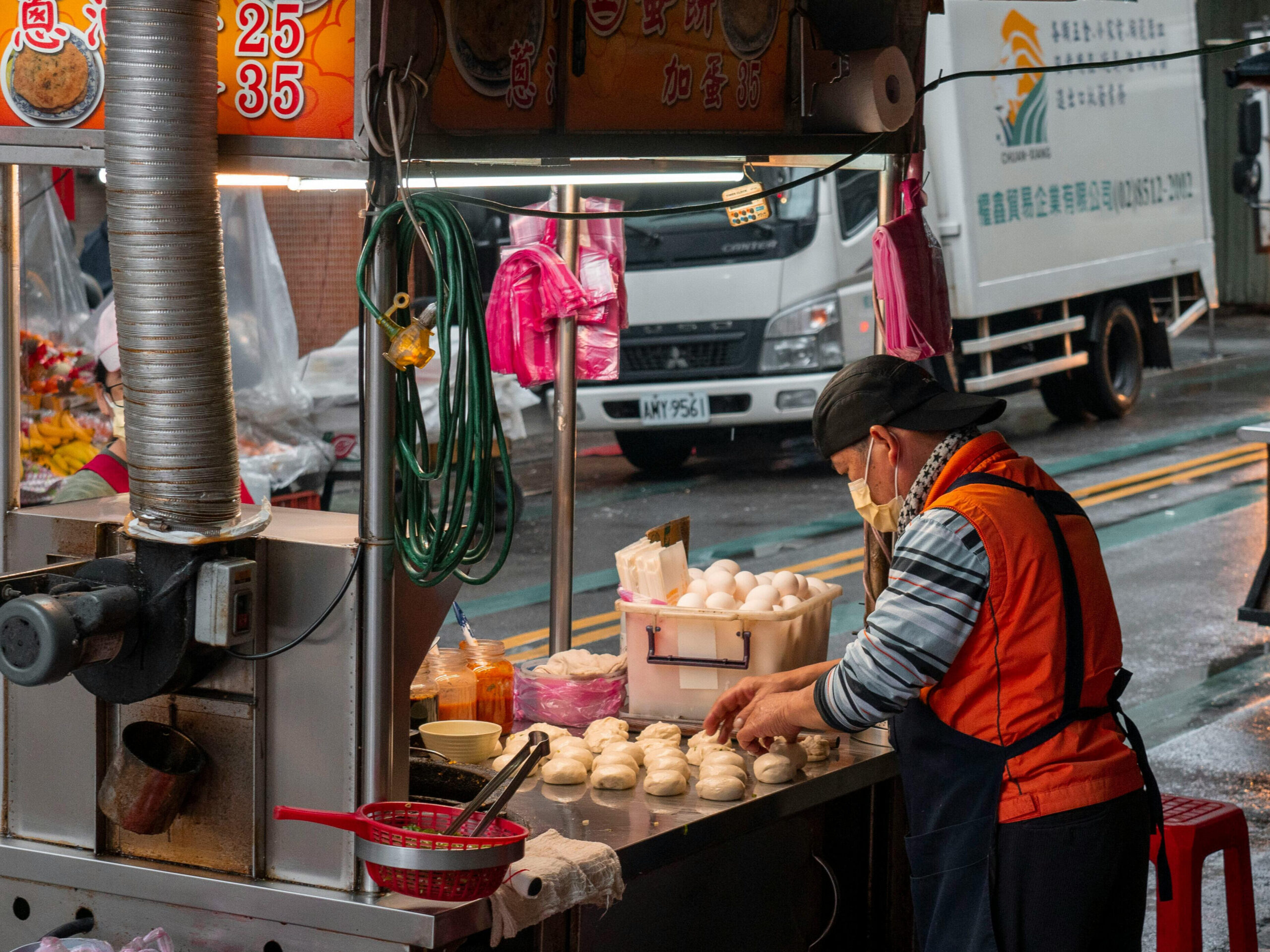 Global Street Food Going Mainstream: Cultural Legitimization, Culinary ...
